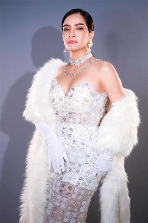 ម្យ៉ាងម្នាក់តើ បវរកញ្ញា រឿនណាត និង ពេជ្រ សោភា ក្នុងឈុតដូចគ្នា ស្អាតមិនចាញ់គ្នា Khmerload