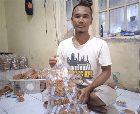 Kue Kontol Bebek Bikin Warga Cilegon Raup Ratusan Ribu Setiap Hari