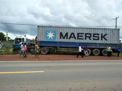 អណោចអធ័ម អ្នក ដឹក បន្លែ ត្រី សាច់ លក់ តាម ផ្ទះ ម្នាក់ ត្រូវ រថយន្ដ កុងតឺន័រ បុក ស្លាប់ Khmerload