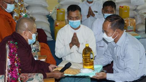 စစ်ကိုင်းတိုင်းဒေသကြီးဝန်ကြီးချုပ် စစ်ကိုင်းမြို့အတွင်း ဘုန်းတော်ကြီးကျောင်းများနှင့် သီလရှင်က