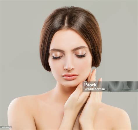 맑은 피부 초상화와 완벽한 젊은 여성 스킨케어 및 페이셜 트리트먼트 컨셉 머리 모양에 대한 스톡 사진 및 기타 이미지 머리 모양 여자 여자만 Istock