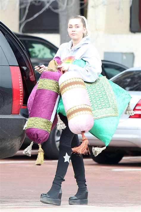 Miley Cyrus Out And About In Malibu 02052017 Hawtcelebs