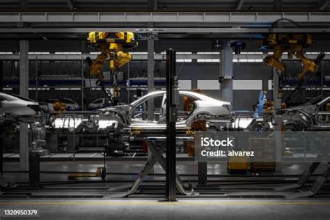 로봇 용접 라인에서 자동차의 3d 렌더링 제조에 대한 스톡 사진 및 기타 이미지 제조 차 공장 산업 건물 Istock