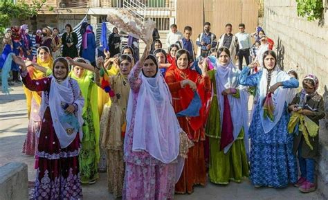 پوشاک سنتی زنان اقوام ایرانی Beautiful Photo Fashion Dresses