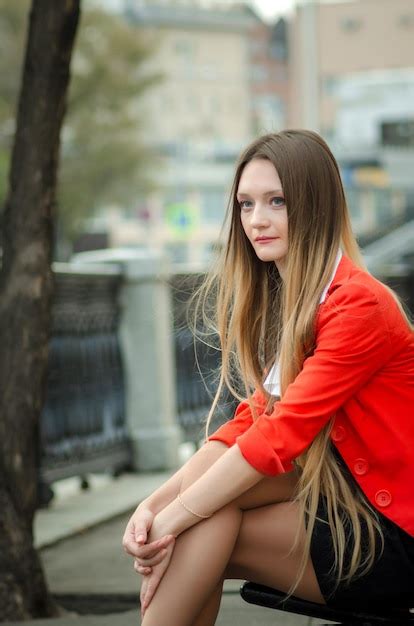 Premium Photo Fashionable Beautiful Blonde Poses In The Open Air