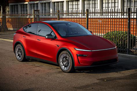 2026 Tesla Model Y Gallery Unplugged Perfomance