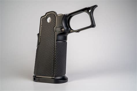 Phoenix Trinity Hero Grip W Pinned Mainspring Housing For Pinned Grip