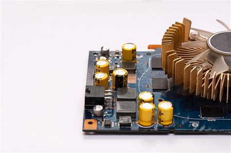 컴퓨터 비디오 카드의 전자 회로 및 냉각 핀 엔지니어의 작업을 위한 장비 Cpu에 대한 스톡 사진 및 기타 이미지 Cpu 개수대 공학 Istock