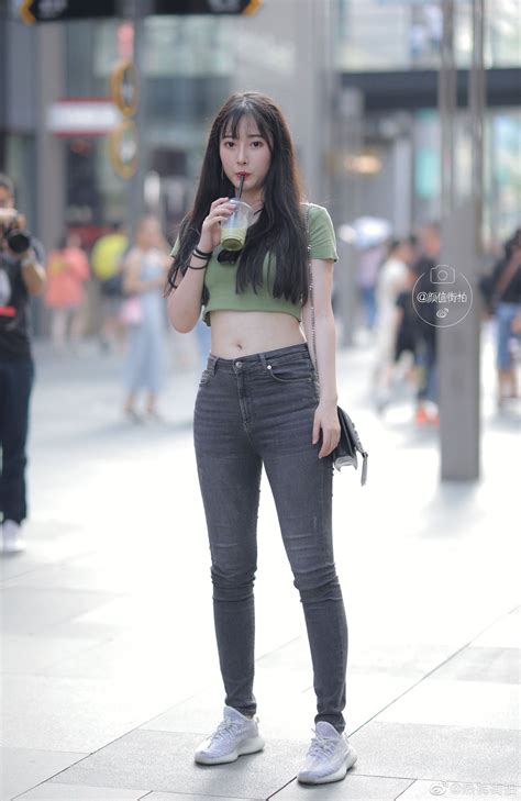 หุ่นดี에 있는 Jolie님의 핀 여성 패션 여성 청바지 거리 패션