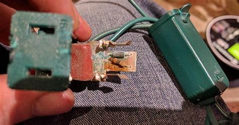 understanding and re creating this plug circuit r breadboard