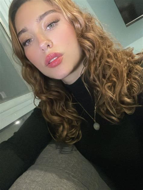 Beba Fox A 2024 Ans Live Cam Sur Stripzone