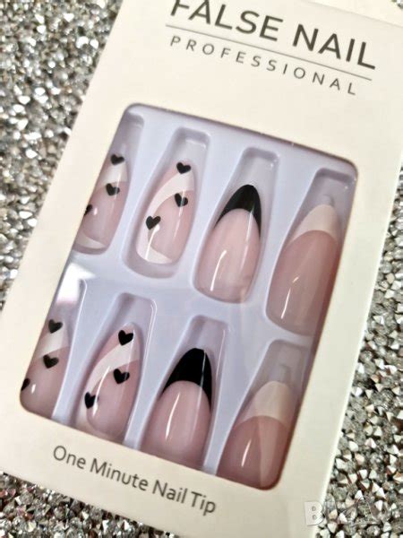 Комплект Разкошни Press On Изкуствени Нокти 24 броя Бадемова Форма с Дизайн Сърчица КОД Nail457