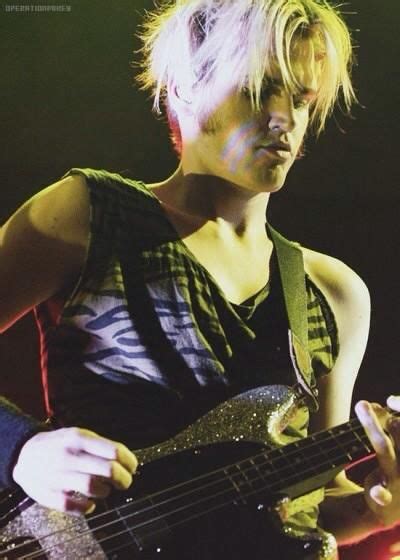 Oh Bunny Mikey Hes So Cute In Here Adorable My Chemical Romance Mikey Way Romance