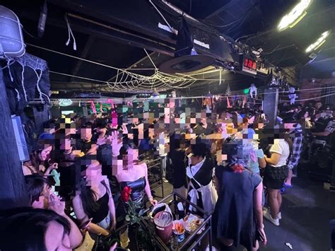 Photo Gallery เอาอีกแล้ว สั่งเด้ง 5 เสือโรงพักช้างเผือกเซ่นฝ่ายปกครองบุกจับสถานบันเทิงเถื่อน