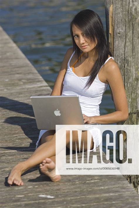 Minirock Asiatin Fotos Imago