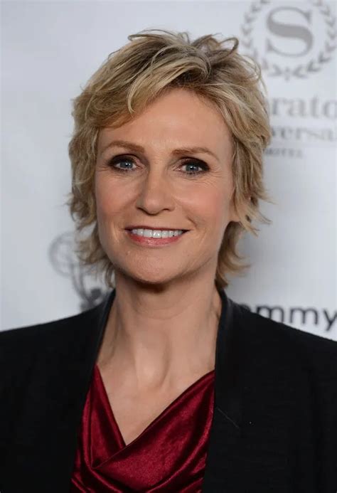 42 Trendiest Curly Hairstyles For Chic Women Over 50 Page 24 Of 42