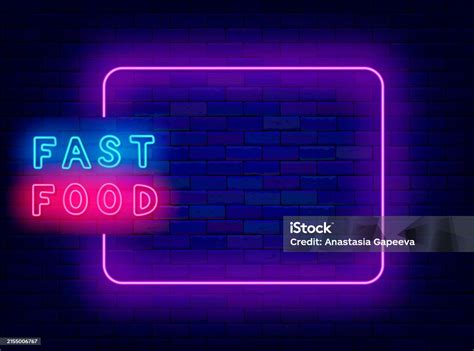 패스트 푸드 네온 발표 카페와 레스토랑 길거리 식사와 유원지 빈 보라색 프레임입니다 벡터 일러스트 레이 션 개념에 대한 스톡