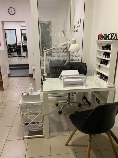 Робоче місце майстра манікюру Нивки 4 500 грн Оренда салонів кабінетів краси Київ на Olx