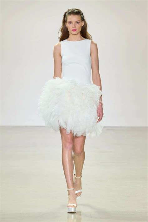 Liza Korol Opens Badgley Mischka Show Ss23 Line Up Model Management