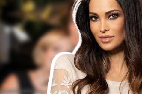 Manuela Arcuri Avete Mai Visto La Splendida Mamma Eccole Insieme