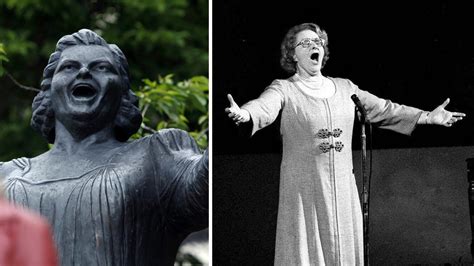 Philadelphia Flyers Cover Then Remove Kate Smith Statue Wont Play Her