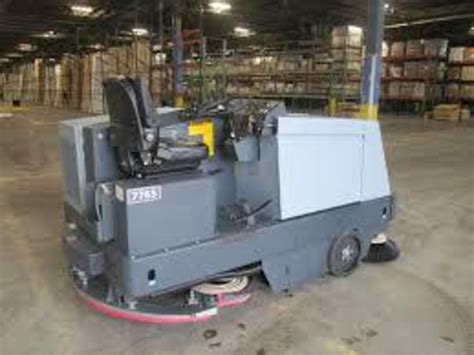 2014 Nilfisk Advance Model 7765 Floor Cleaning Machine Sweeper Scrubber ...