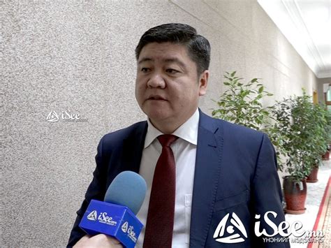 Ц Сандаг Очир Хувцасны стандарт тавьж байгааг төрийн албан хаагчид