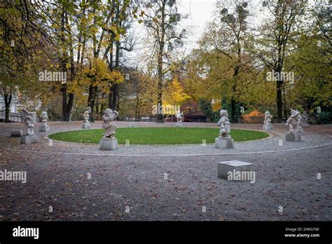 Dwarf Garden (Zwergerlgarten) - 17th century statues - Salzburg ...
