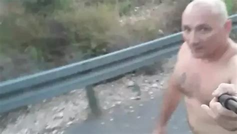 I Like To Walk Naked Along The Road XHamster