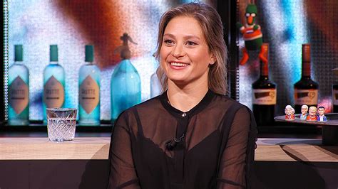 ‘roxane Knetemann Gooide 20 Procent Van Haar Vi Salaris Weg