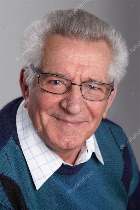 Retrato De Un Abuelo — Foto De Stock © Igabriela 7854131
