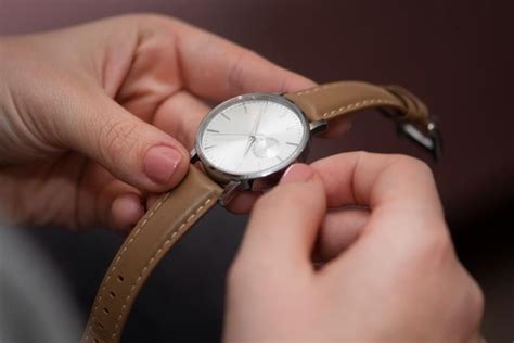 How To Pick The Right Watch Size For Your Wrist Luxurywatch
