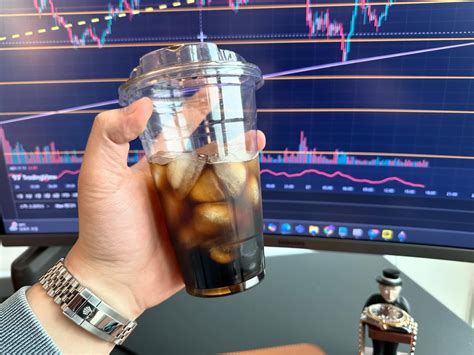 차트랑 눈싸움 20시간째🙄 내가 제일 많이 들은 말 ‘코인으로 돈 쉽게 벌었네 하지만 이건 아니거든 물론 쉽게 번 사람도 있겠지 근데 내가 아직도 잠 못자고 눈을