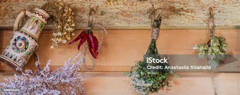 빈티지 카페 배경에 말린된 꽃의 부케 카페와 레스토랑에 대 한 빈티지 Decoation 가방에 대한 스톡 사진 및 기타 이미지 가방 가을 갈색 Istock