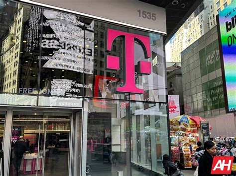 T Mobile Onderzoekt Mysterieuze Sms Berichten Waarin Werknemers Worden Omgekocht Voor Simkaarten