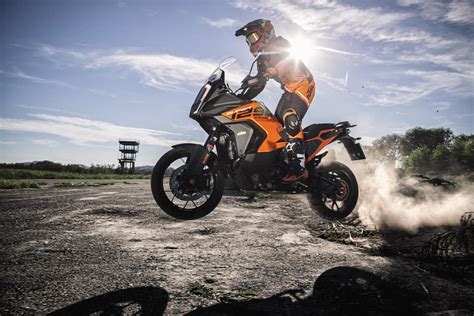 Ktm 1290 Super Adventure S 2023 Νέα χρώματα και βελτιωμένη πλοήγηση