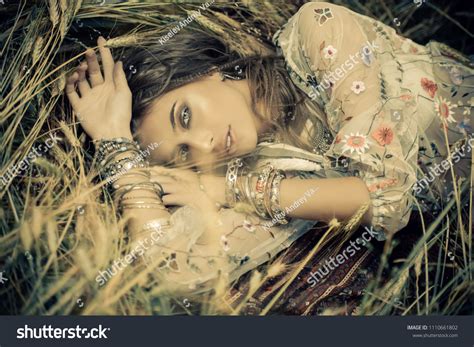 Beautiful Hippie Girl Lying Grass Modern Stockfoto 1110661802