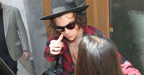 Harry Styles Favourites A Pornographic Picture On Twitter And It S All Very Awkward Mirror Online