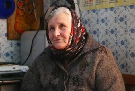 Бабуся завжди називала мене чужою нагуляною не рідною Виросла і