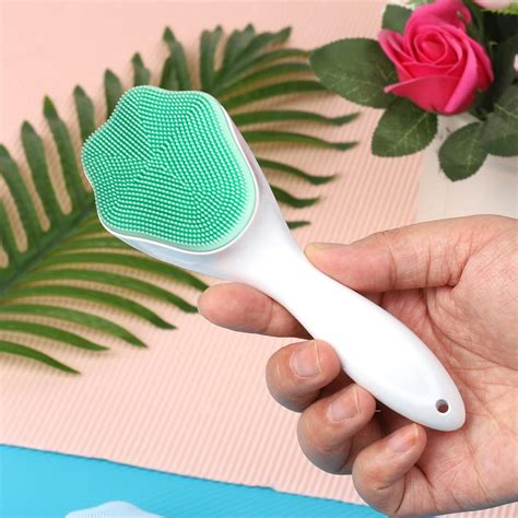 11 Pros And Cons Of The Silicone Face Scrubber