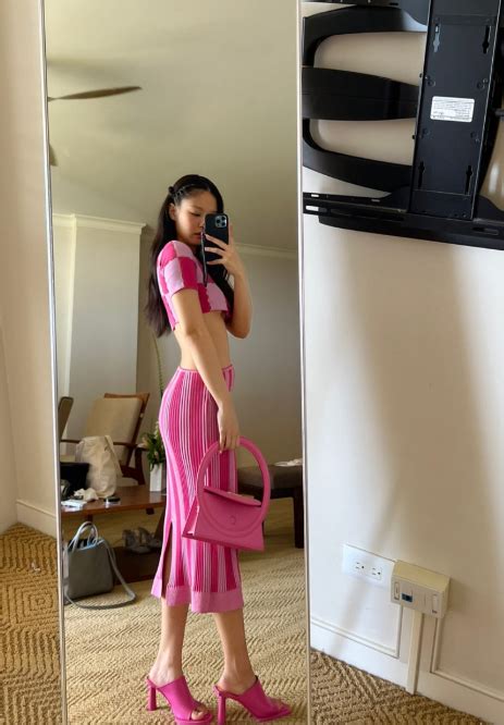 블랙핑크 제니 언더붑 패션 자크뮈스 마이테레사 플래시 세일 시작했어요 네이버 블로그