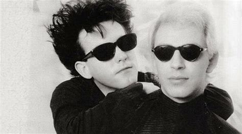 40 Años De The Glove La Aventura De Robert Smith Y Steven Severin