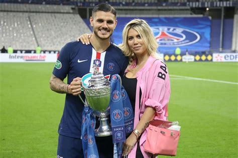 Khóa Môi Phi Công Kém 13 Tuổi Icardi Mắng Wanda Nara Thậm Tệ