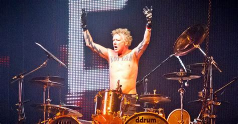 James Kottak Está Tomado Pelo Vício Diz Robbie Crane