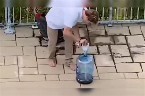 不是说这样可以飞上天吗，为什么我掉水里了！