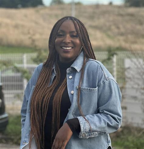 En Mode Jeans Lactrice Halima Gadji Respire Le Bonheur Photos Afriseries And Ciné