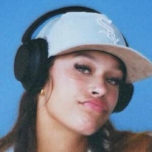Yonna Jay Edad Familia Biografía Famous Birthdays