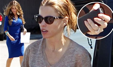Sofia Vergara Pictured With Engagement Ring Despite Fight With Nick Loeb Daily Mail Online