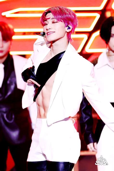 똘치 On Twitter 착장은 일종의 스타일리스트분들의 캐해잔슴 그 분들이 얜 벗기자 해서 말도안되는 의상 쥐어주면 최는 넵 하고 걍 받아들이는건데 정은 얜