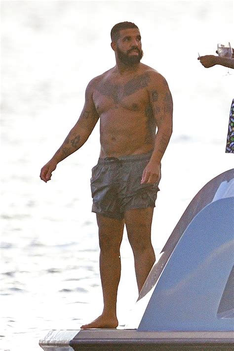 Drake Pics Of The Rapper Hollywood Life